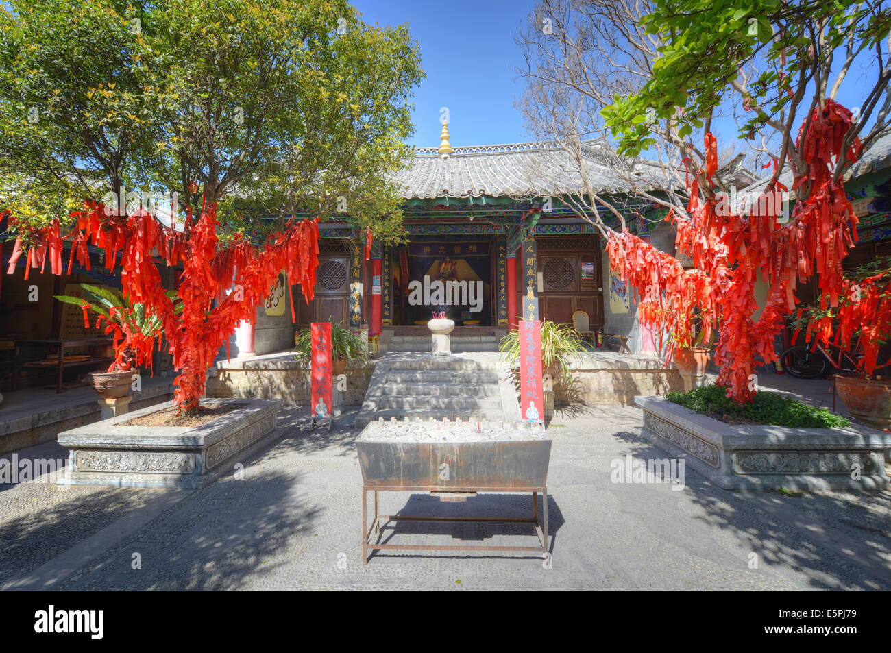 Trees with red ribbons at Pu Xian Temple in Lijiang Old Town, UNESCO ...