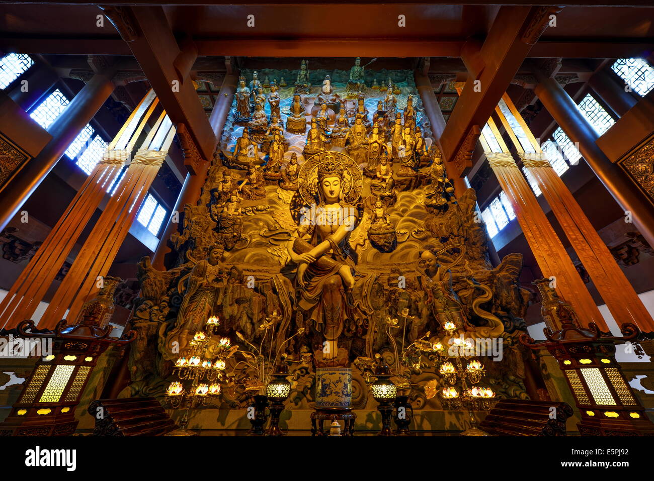 Guanyin buddha statue hi-res stock photography and images - Alamy