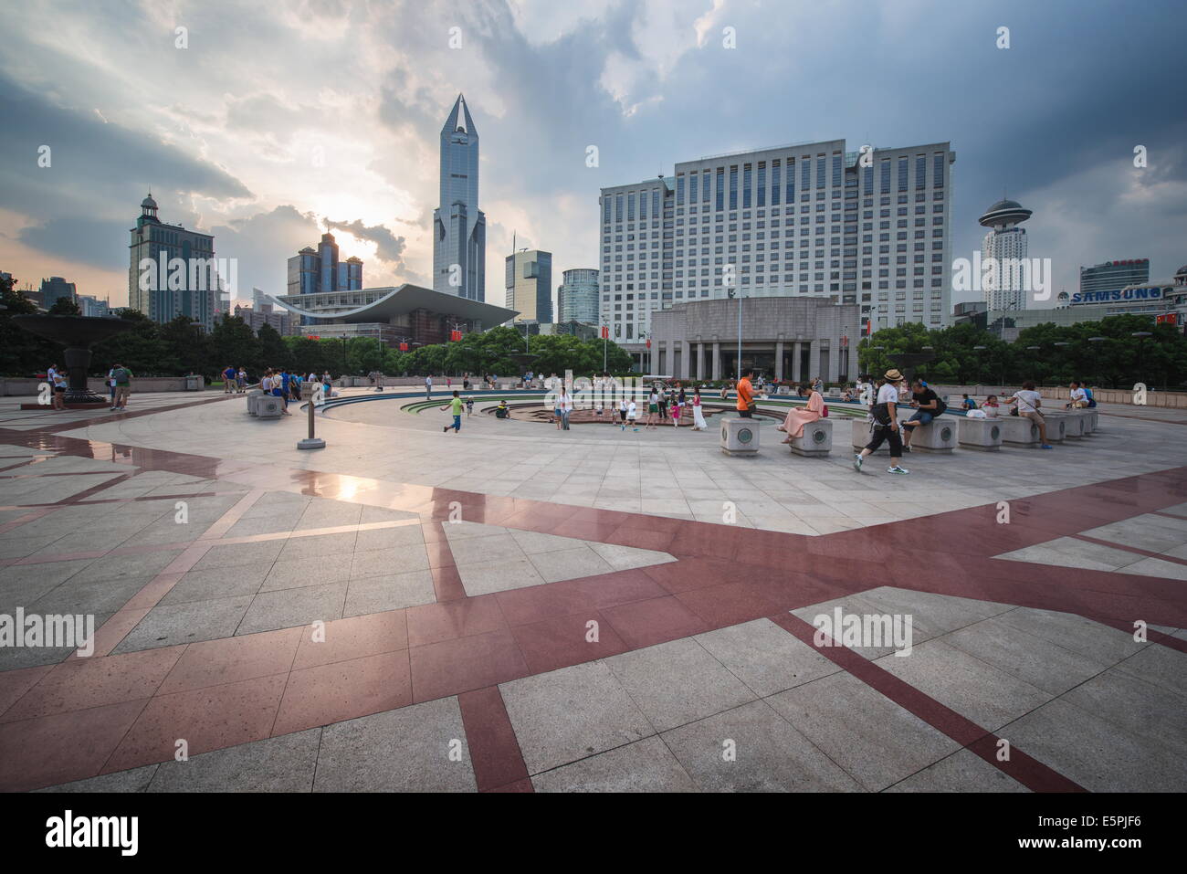Shanghai people square hi-res stock photography and images - Alamy