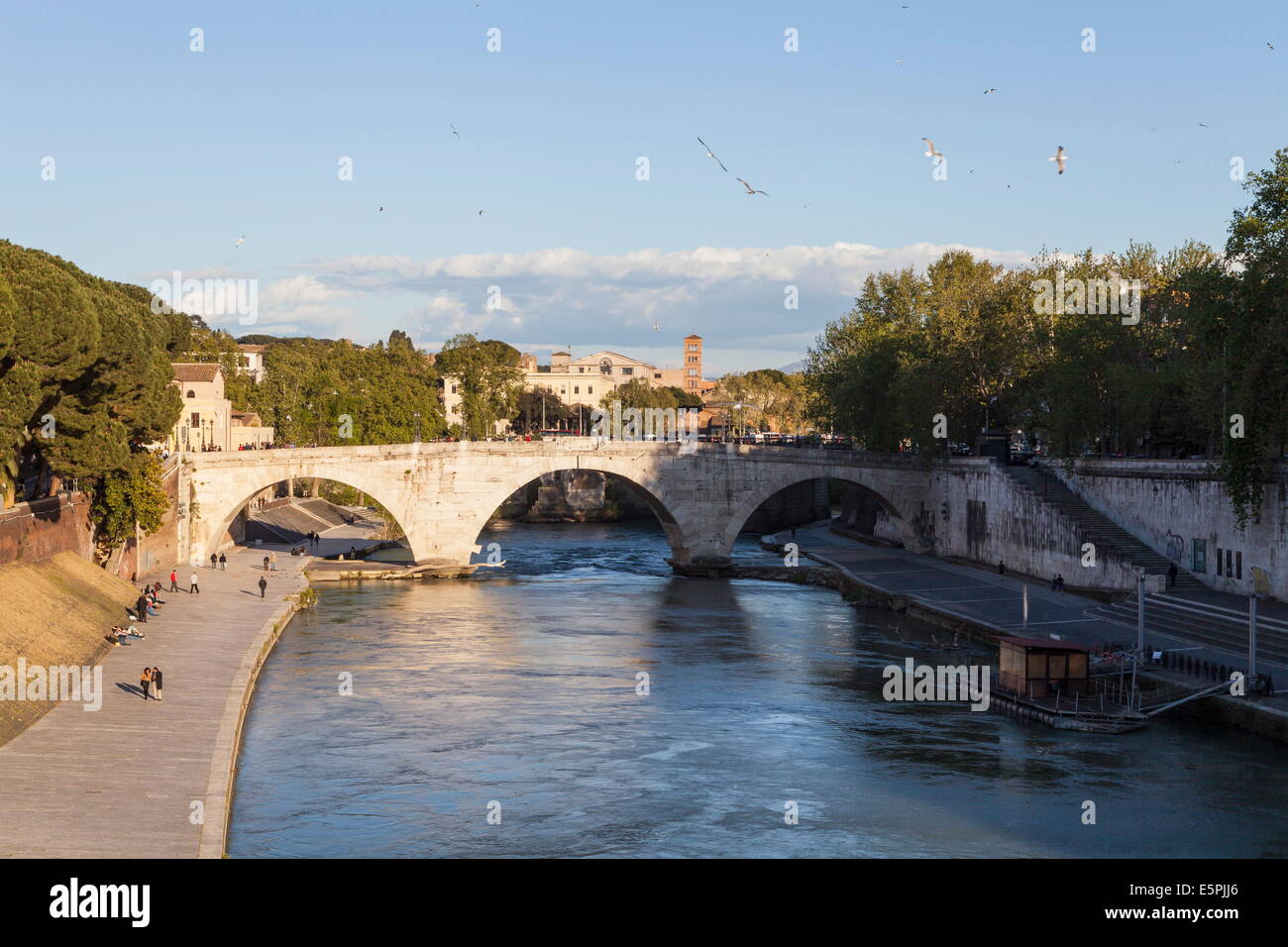 Tiber Riverbank High Resolution Stock Photography and Images - Alamy