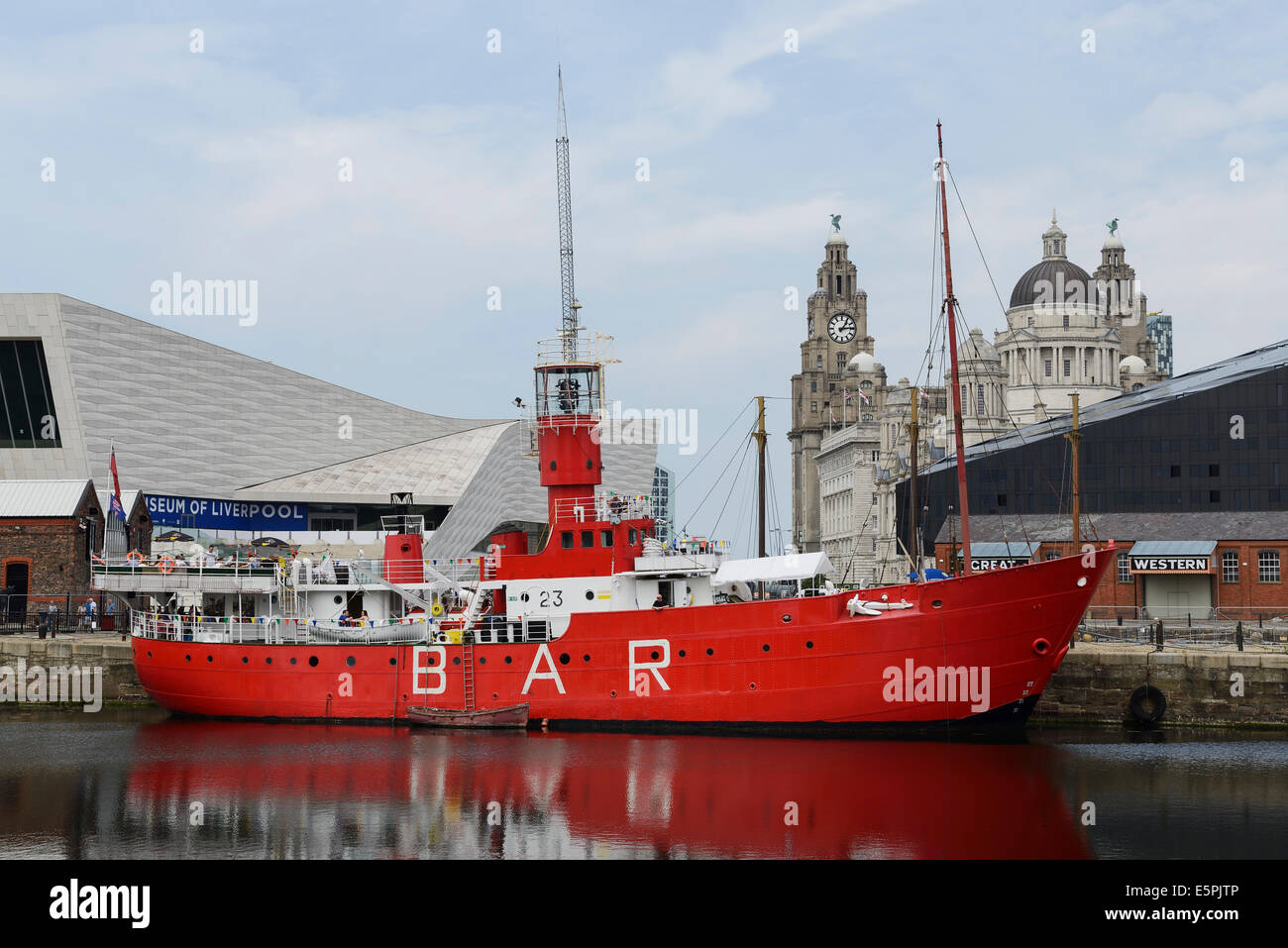 The Mersey Planet Light Ship bar with the Museum of Liverpool and Liver ...