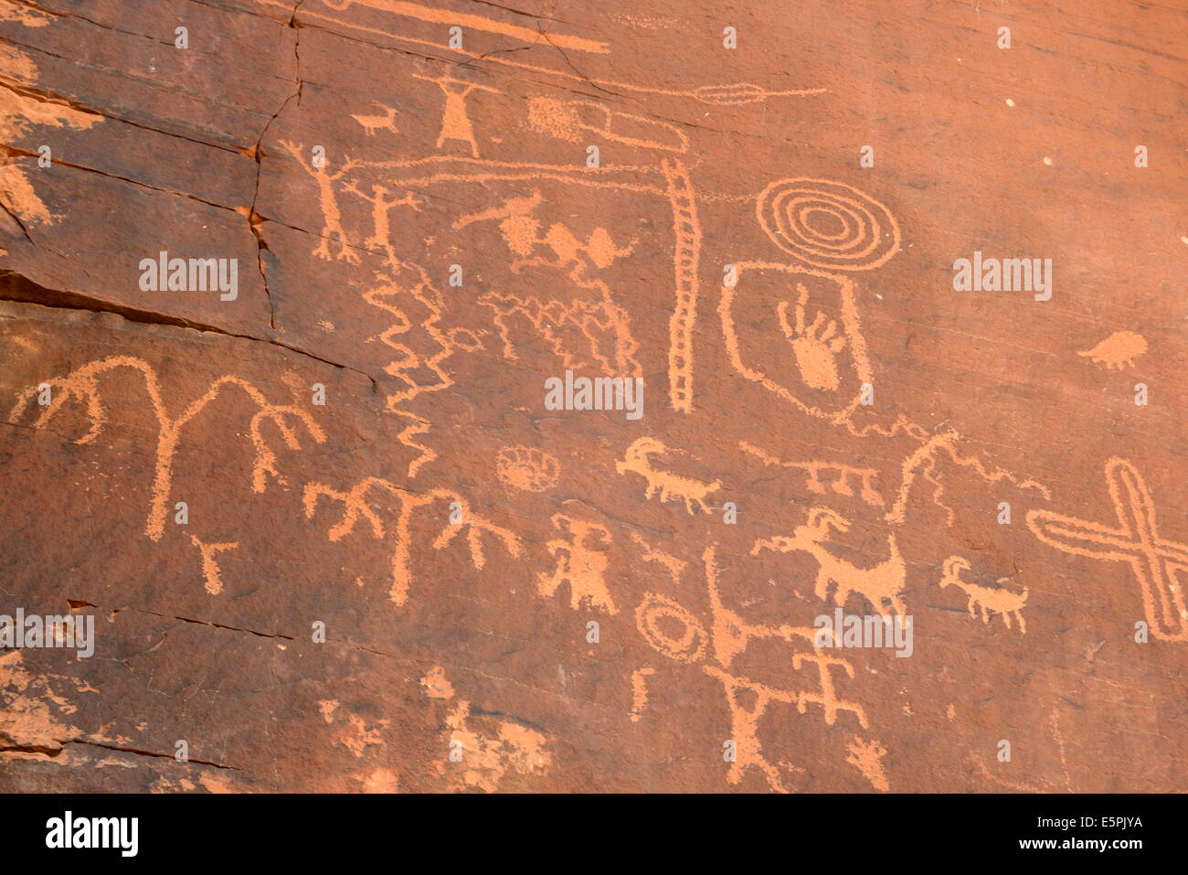 Native american petroglyphs hi-res stock photography and images - Alamy