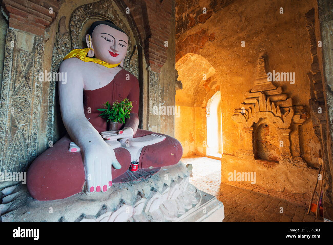 Buddha statue in temple, Bagan (Pagan), Myanmar (Burma), Asia Stock ...