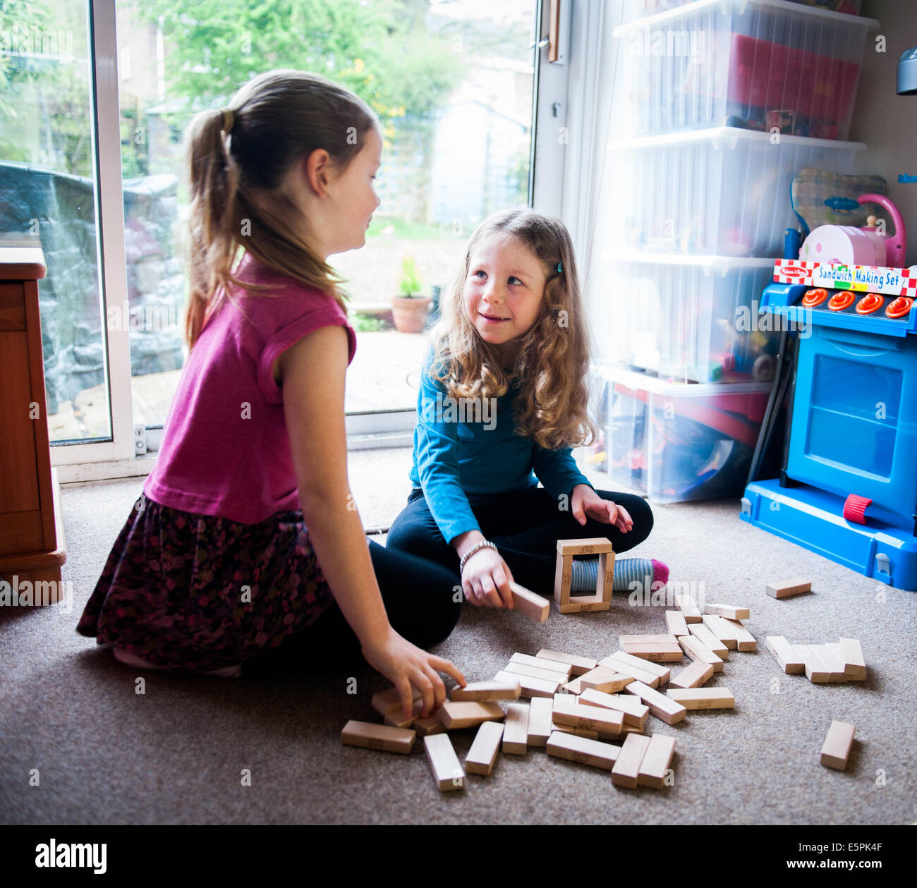 Jenga blocks hi-res stock photography and images - Alamy