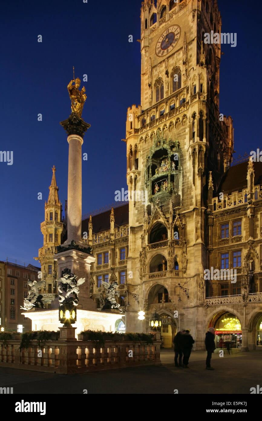 The Mariensaule or Mary's Column (1638) and Neues Rathaus or New Town ...