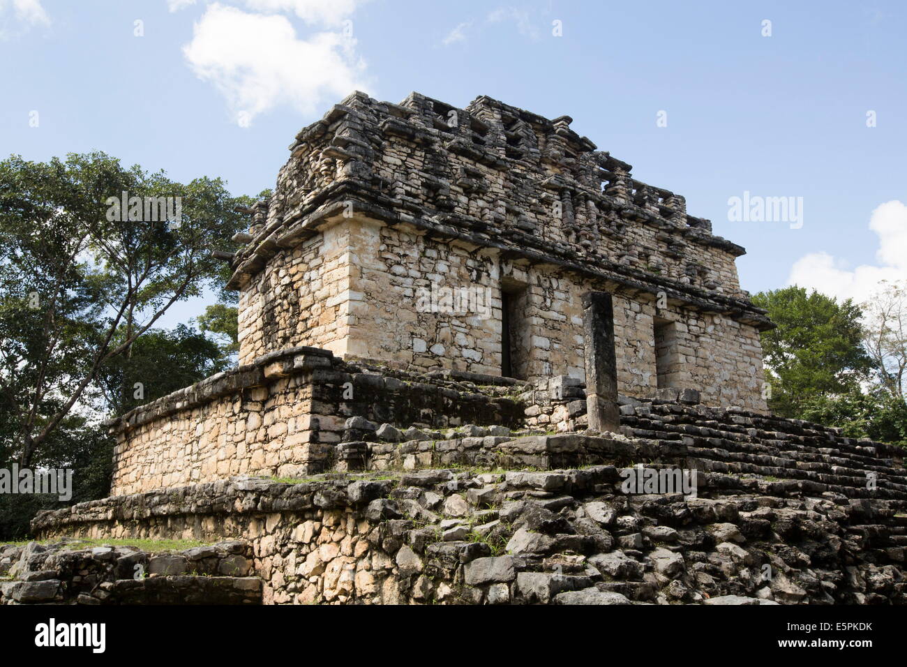 Yaxchilan structure hi-res stock photography and images - Alamy