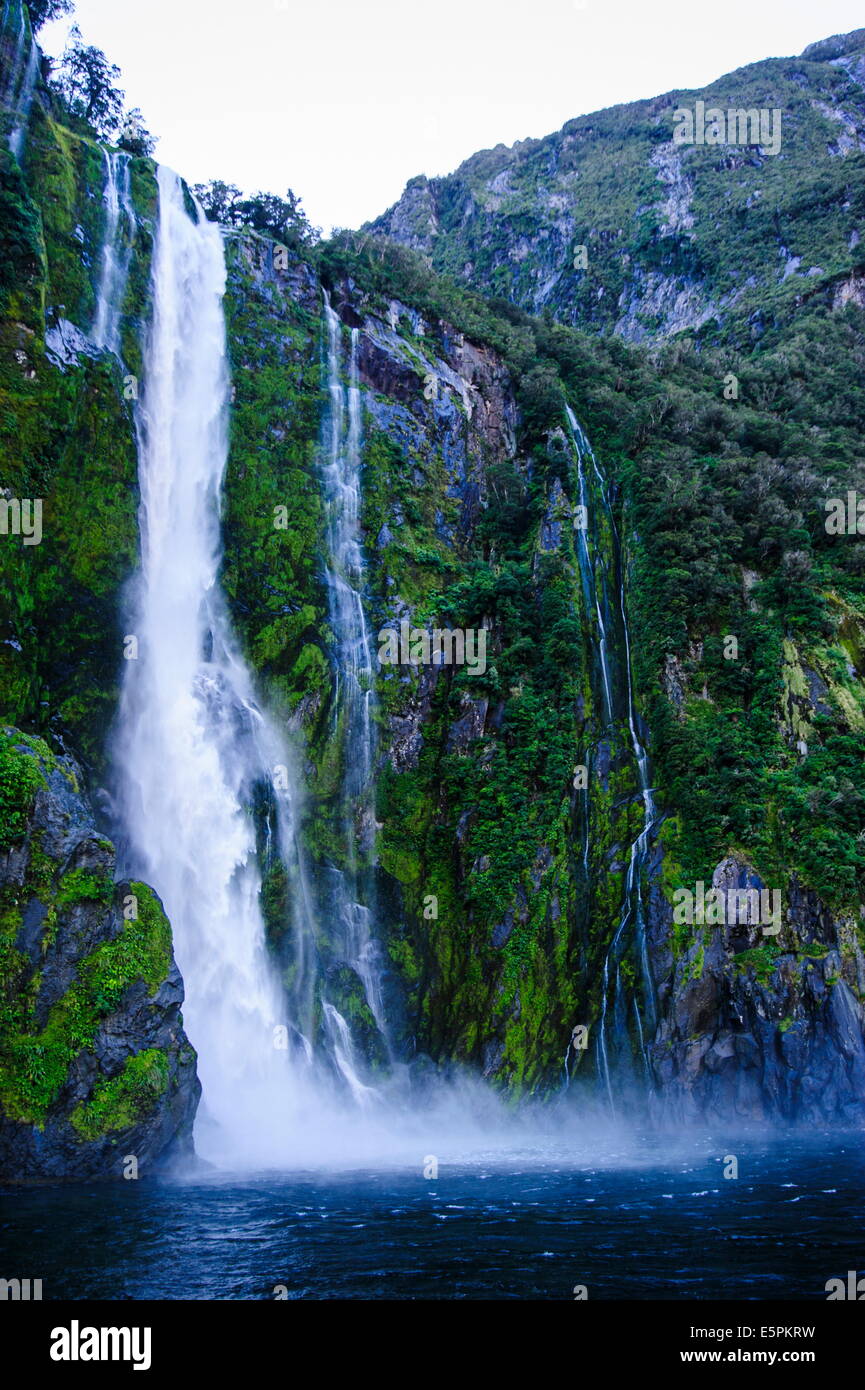 Milford sound new zealand hi-res stock photography and images - Alamy