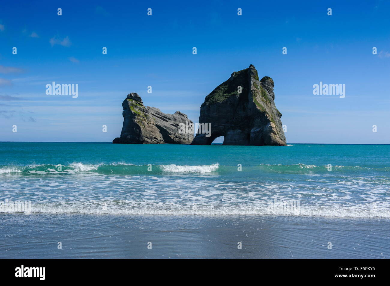 Archway islands, Wharariki Beach, South Island, New Zealand, Pacific Stock Photo - Alamy