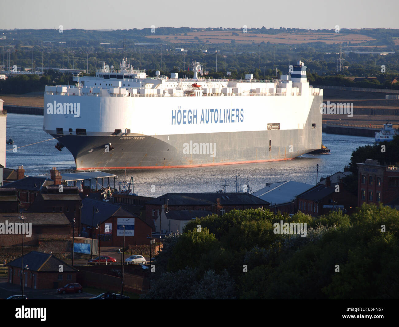 The 59816ton autoliner 'hoegh Trader' Leaving the river Tyne from the ...
