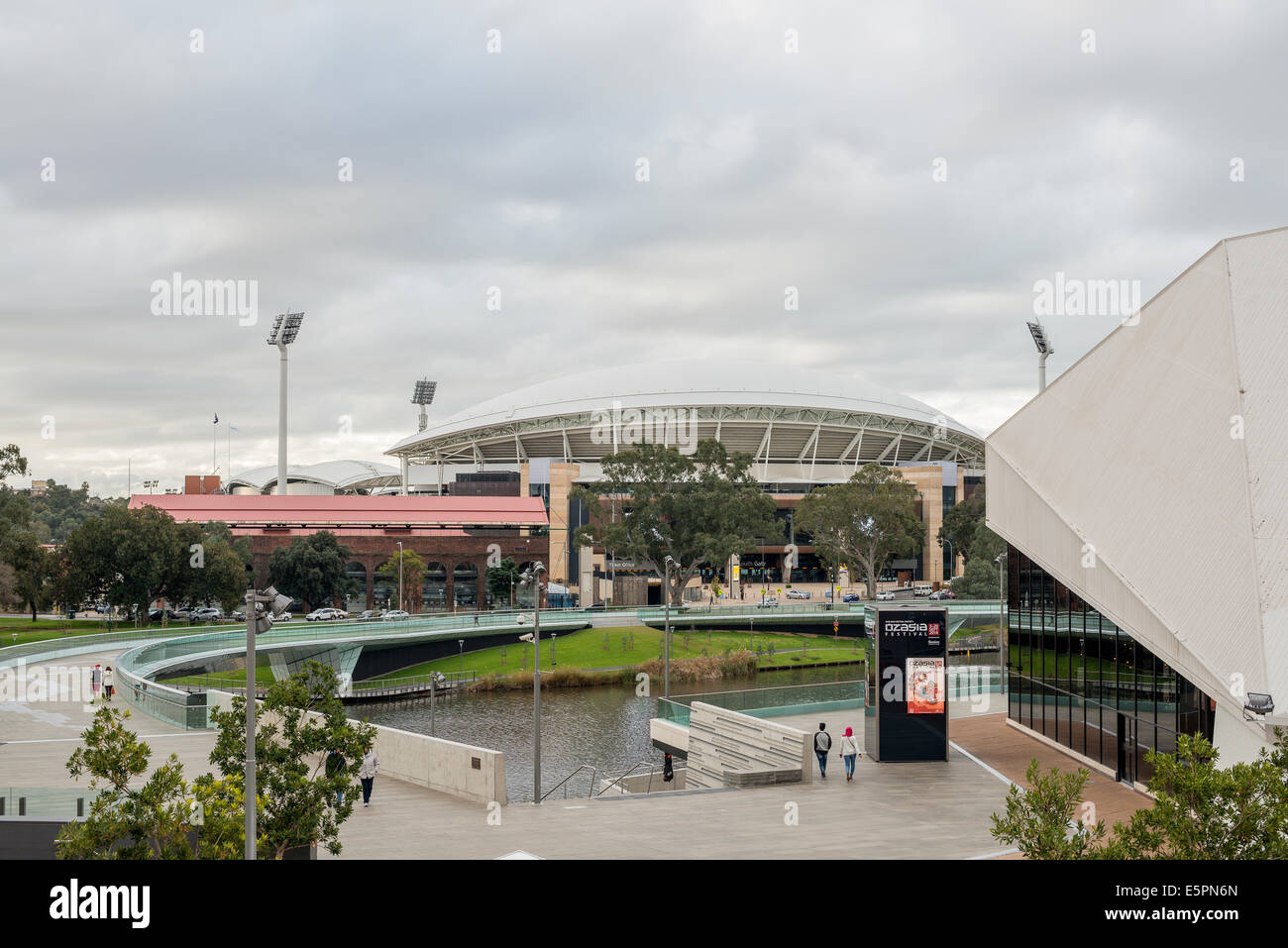 Adelaide riverbank pedestrian bridge hi-res stock photography and ...