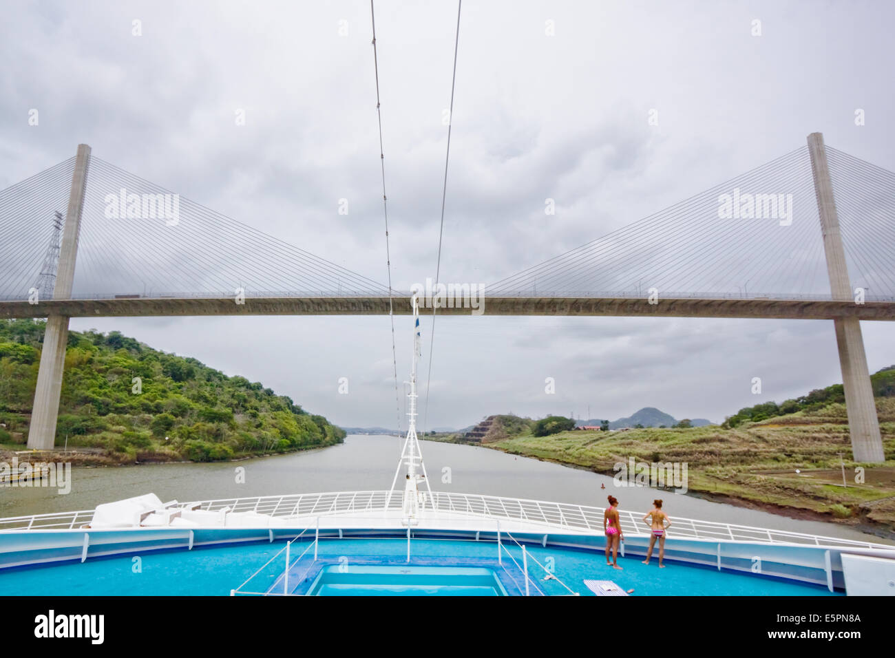 Cruise ship sailing under bridge hi-res stock photography and images ...