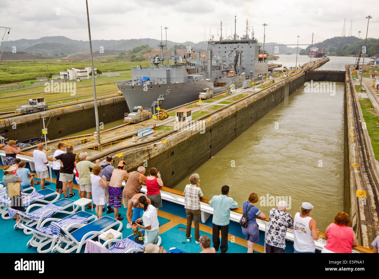 Lock panama canal hi-res stock photography and images - Alamy