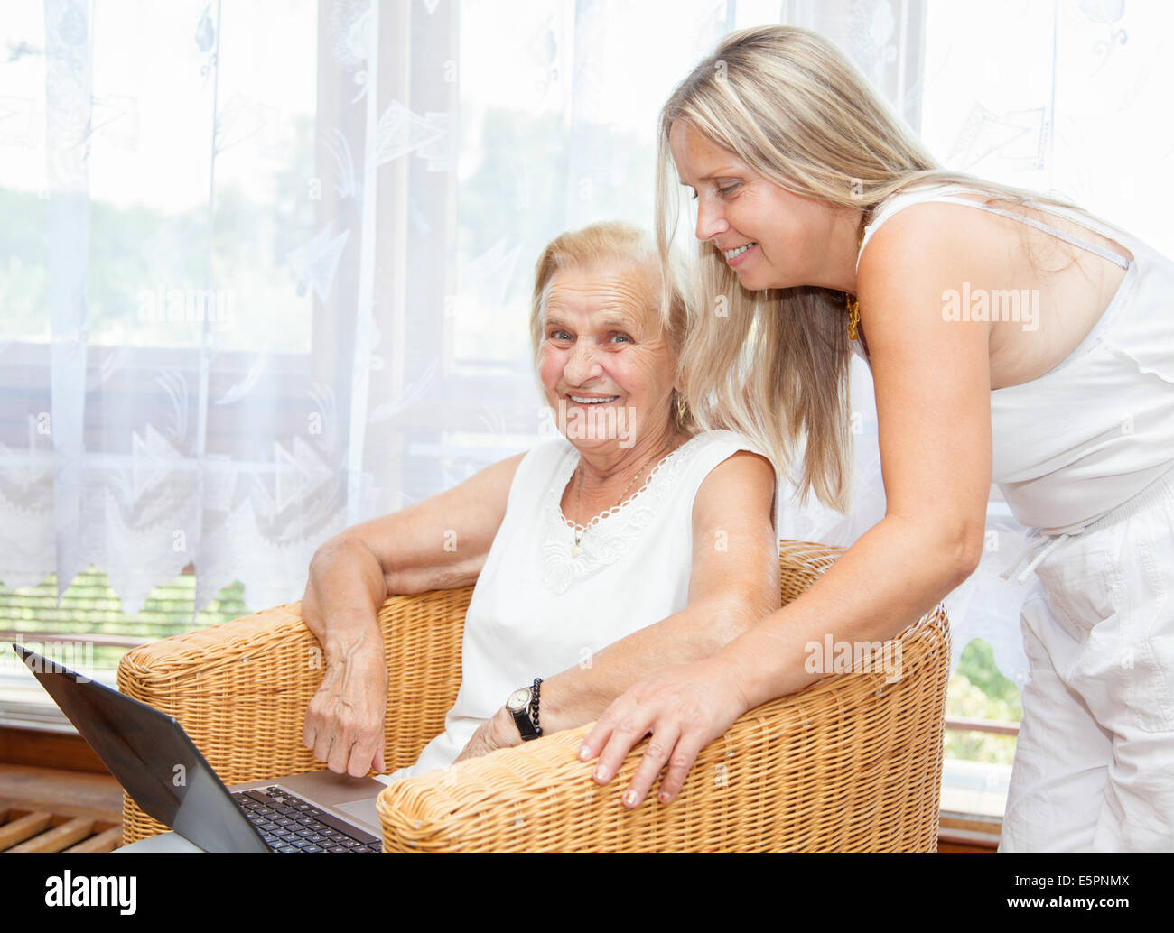 Nursing and technology hi-res stock photography and images - Alamy
