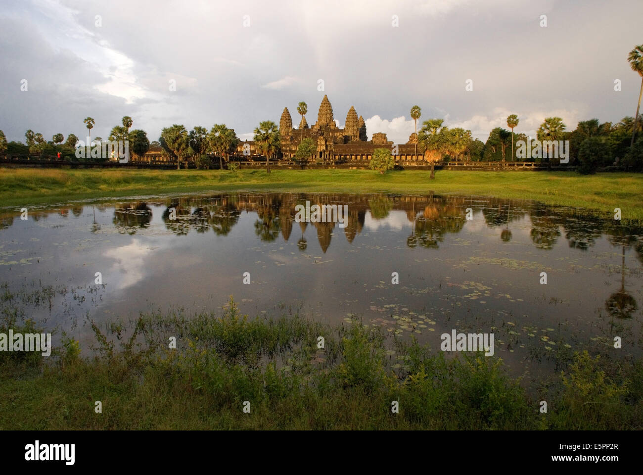 Angkor wat aerial hi-res stock photography and images - Alamy