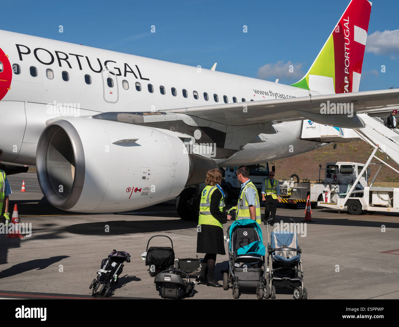 SATA Airlines Airbus A320 at Madeira airport Stock Photo - Alamy