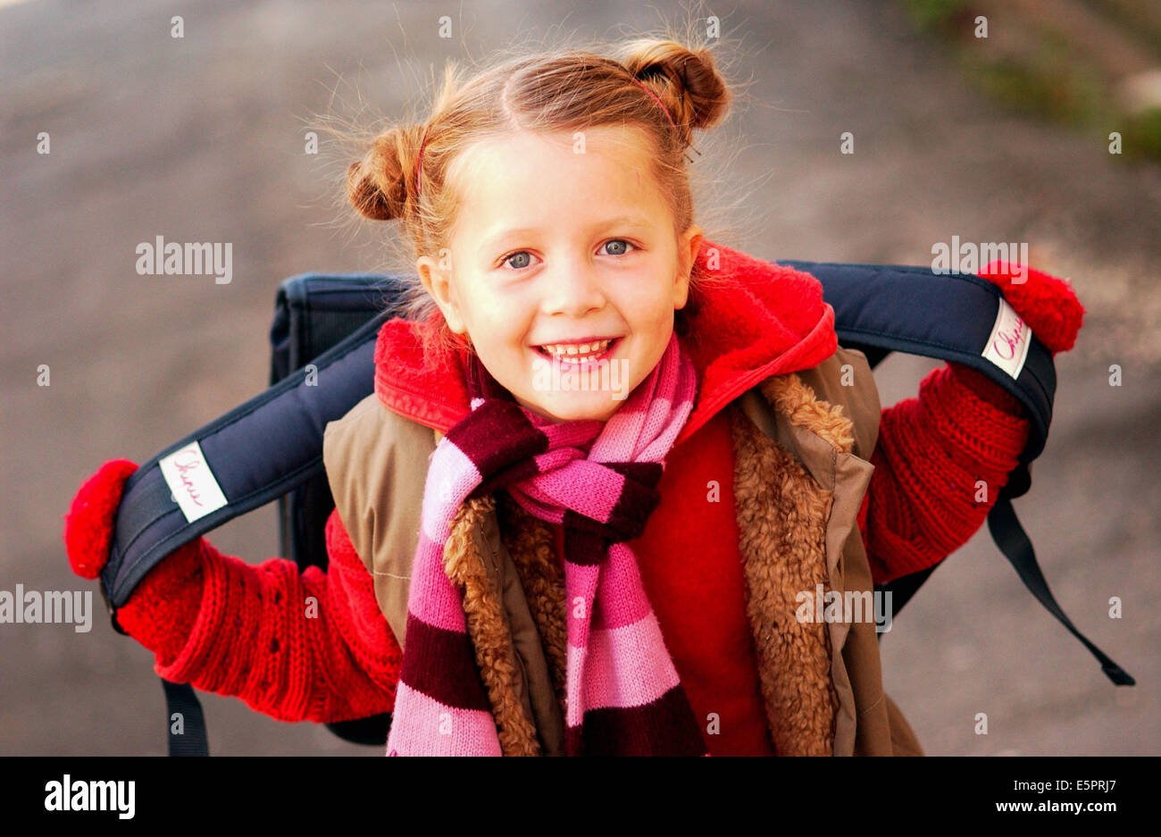 6-year-old girl on her way to school Stock Photo - Alamy