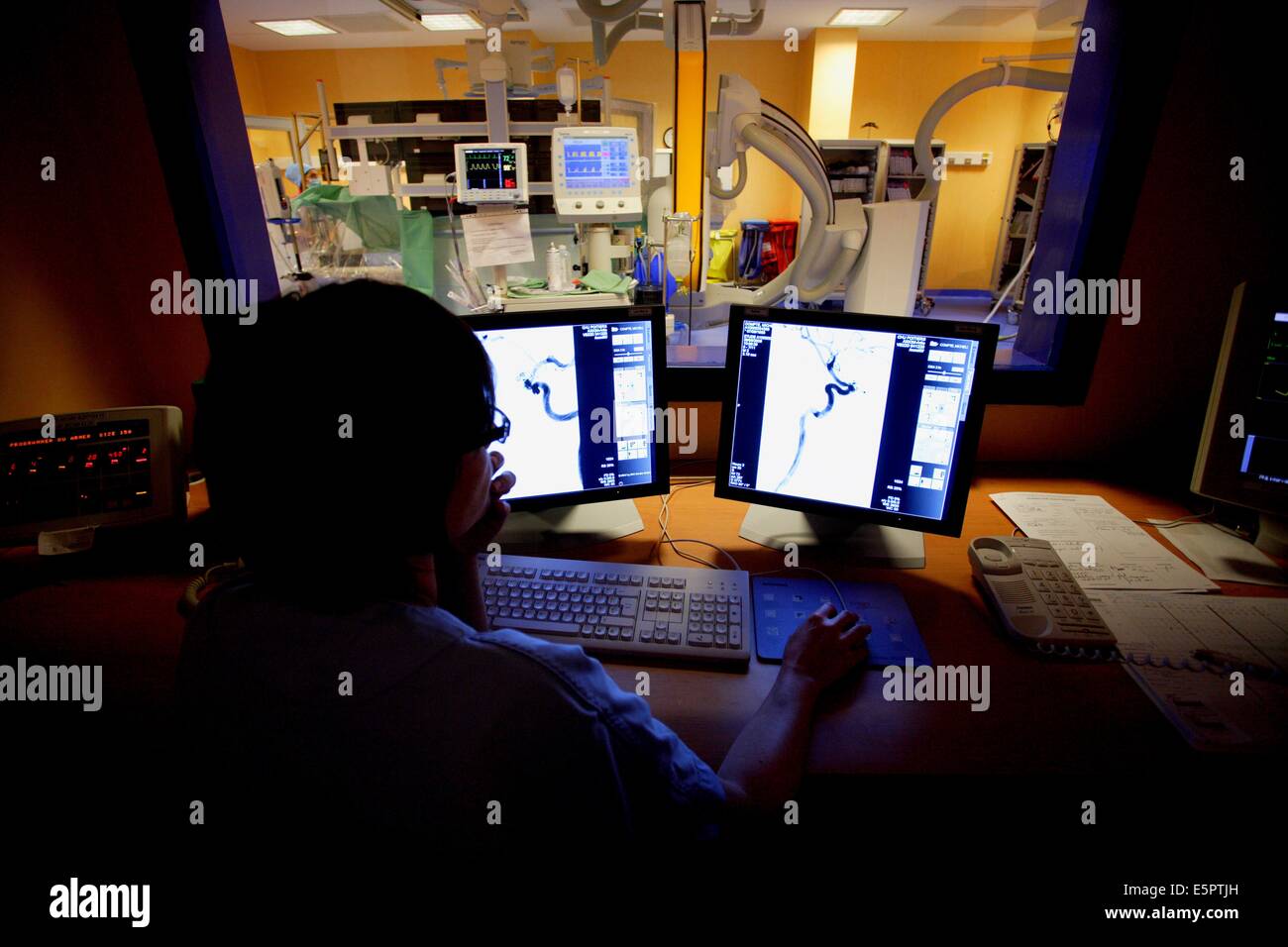 Cerebral arteriography hi-res stock photography and images - Alamy