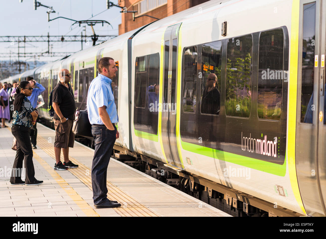 Commuters on platform at Watford Junction station Stock Photo - Alamy