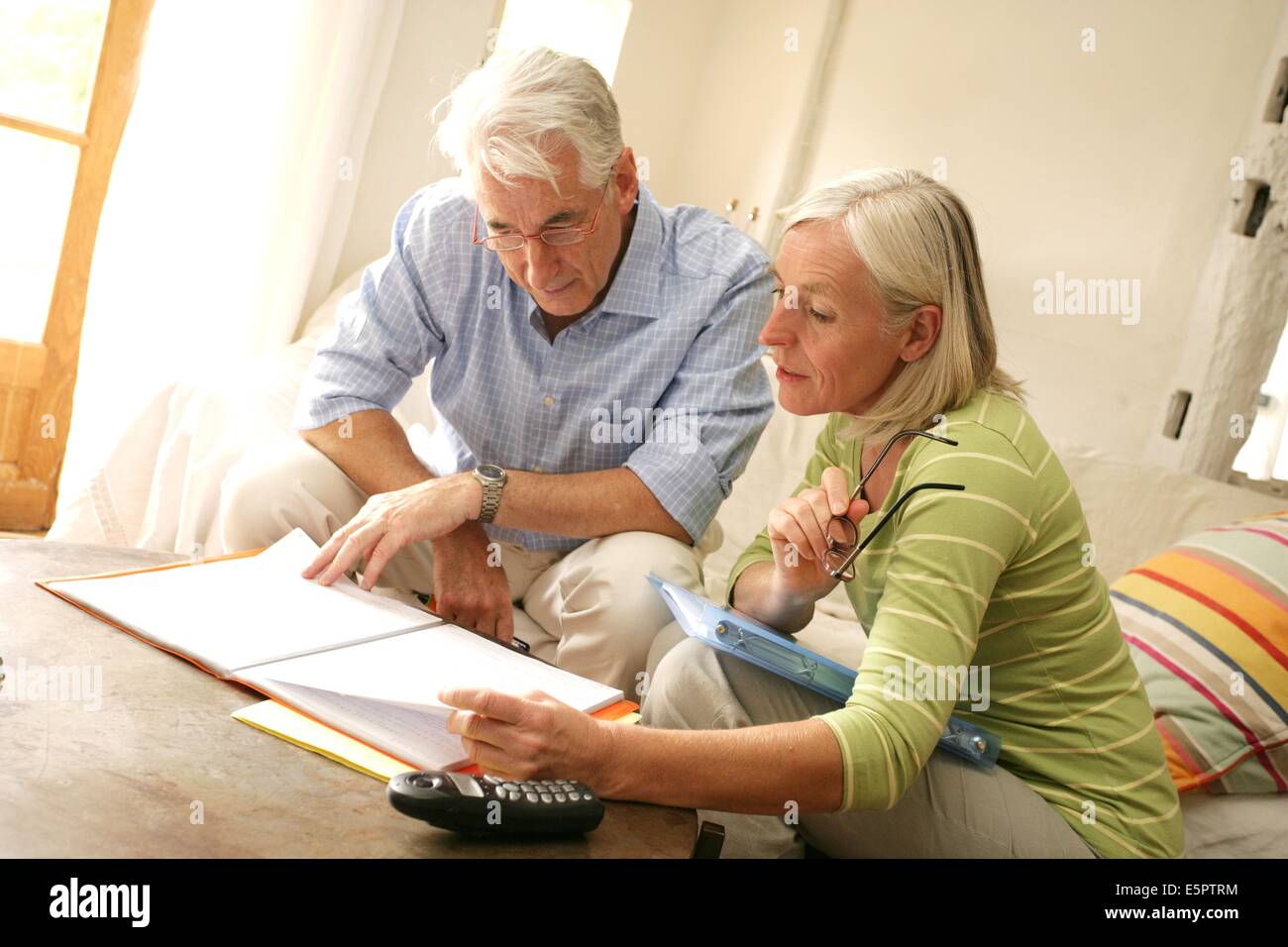 Woman paperworks senior hi-res stock photography and images - Alamy