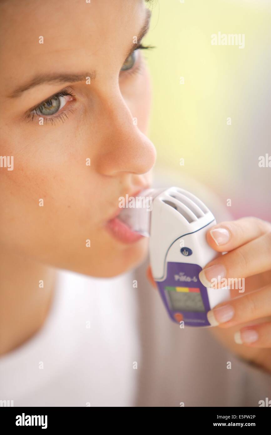 Woman using a PIKO-6, digital peak flow meter Stock Photo - Alamy