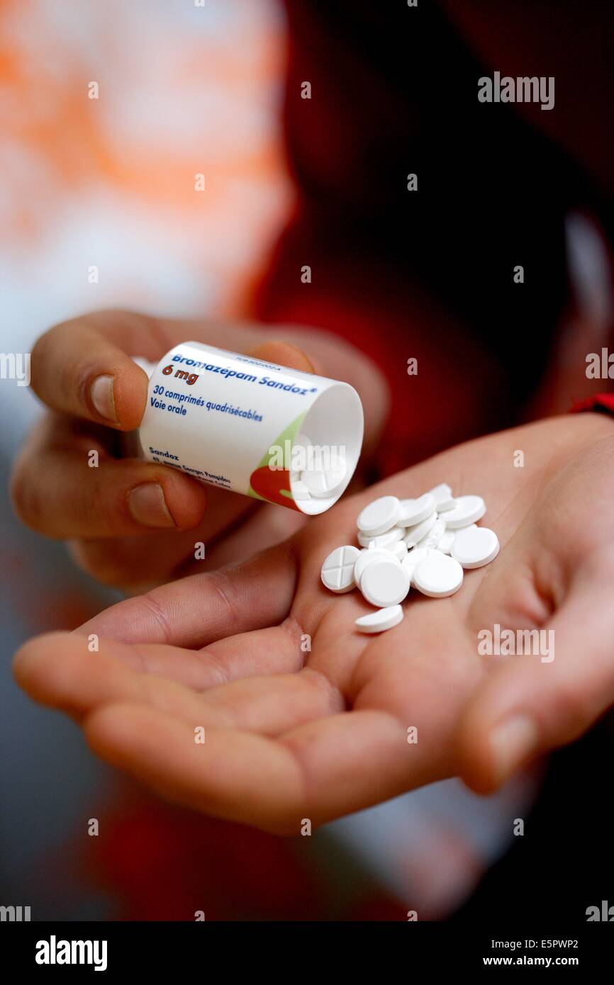 Tranquilizer hi-res stock photography and images - Alamy