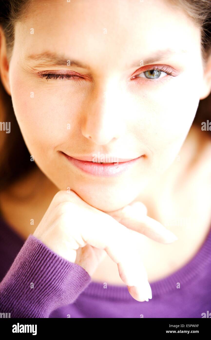 Green brown eye blinking hi-res stock photography and images - Alamy