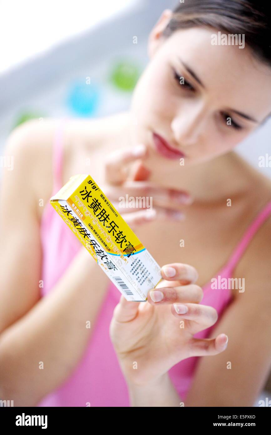 Woman using plant-based pommade to treat eczema or psoriasis Stock ...