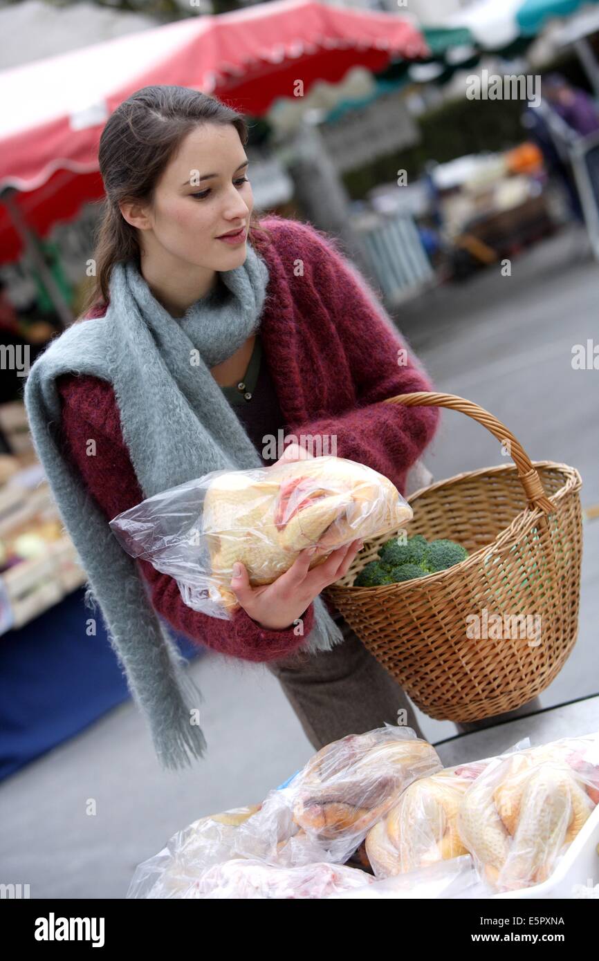 Buying poultry hi-res stock photography and images - Alamy