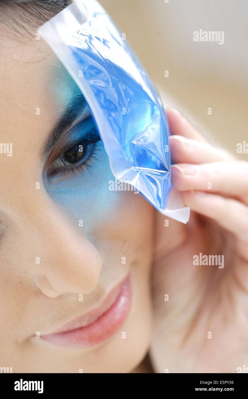 Woman ice pack eye hi-res stock photography and images - Alamy