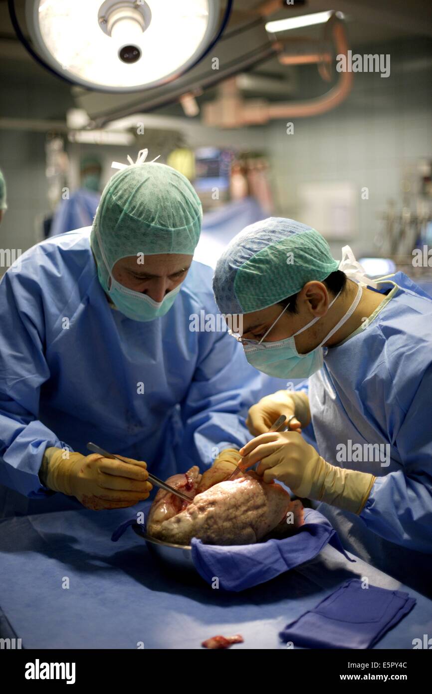 Lung surgery hi-res stock photography and images - Alamy