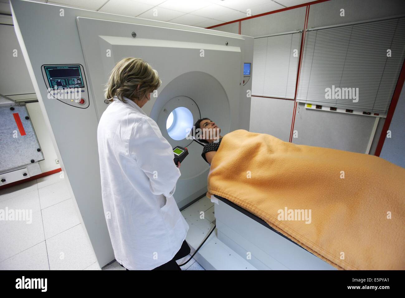 Pet scan brain hi-res stock photography and images - Alamy