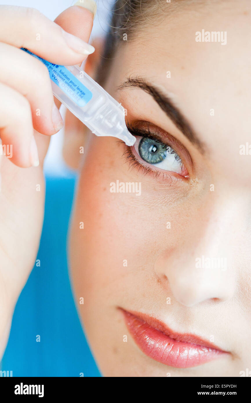 Woman applying eye-drops into her eye Stock Photo - Alamy