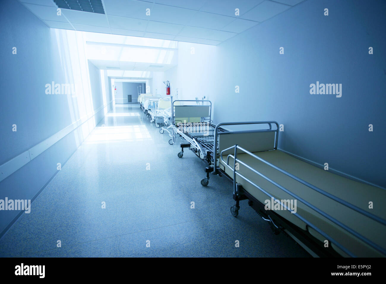 Hospital beds in corridor hi-res stock photography and images - Alamy