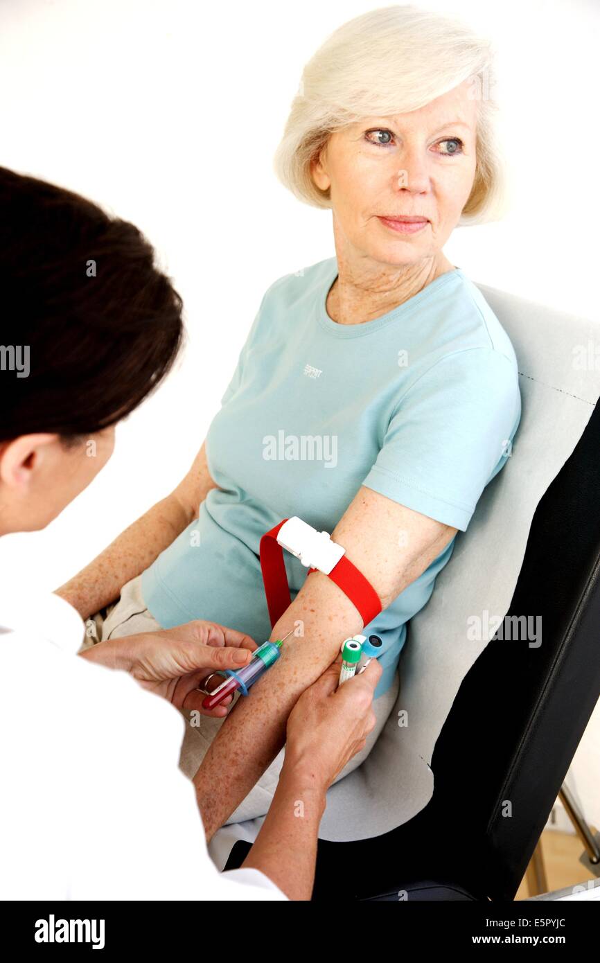 Elderly woman having blood sample Stock Photo - Alamy