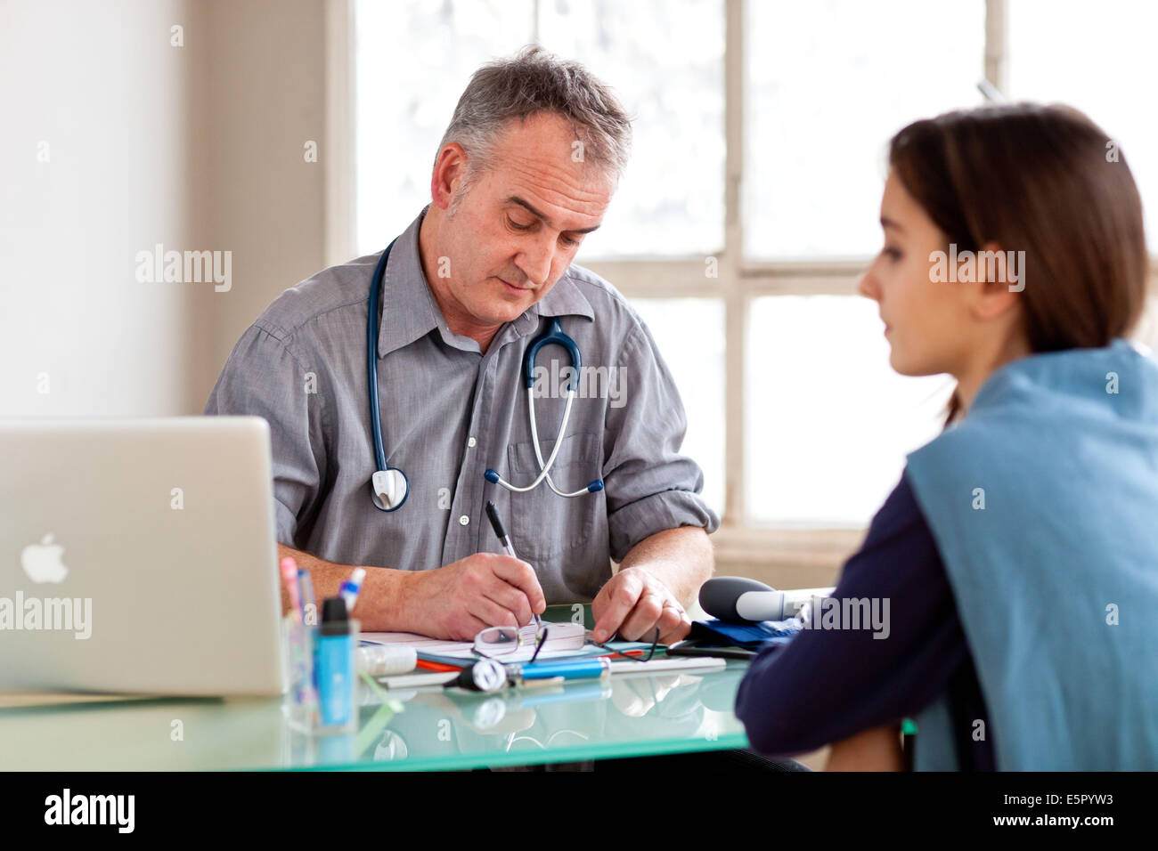 Gp writing a prescription hi-res stock photography and images - Alamy