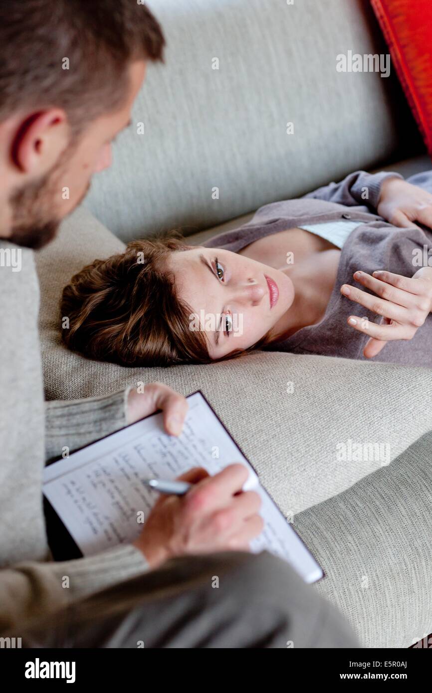 Young woman in psychoanalysis session Stock Photo - Alamy