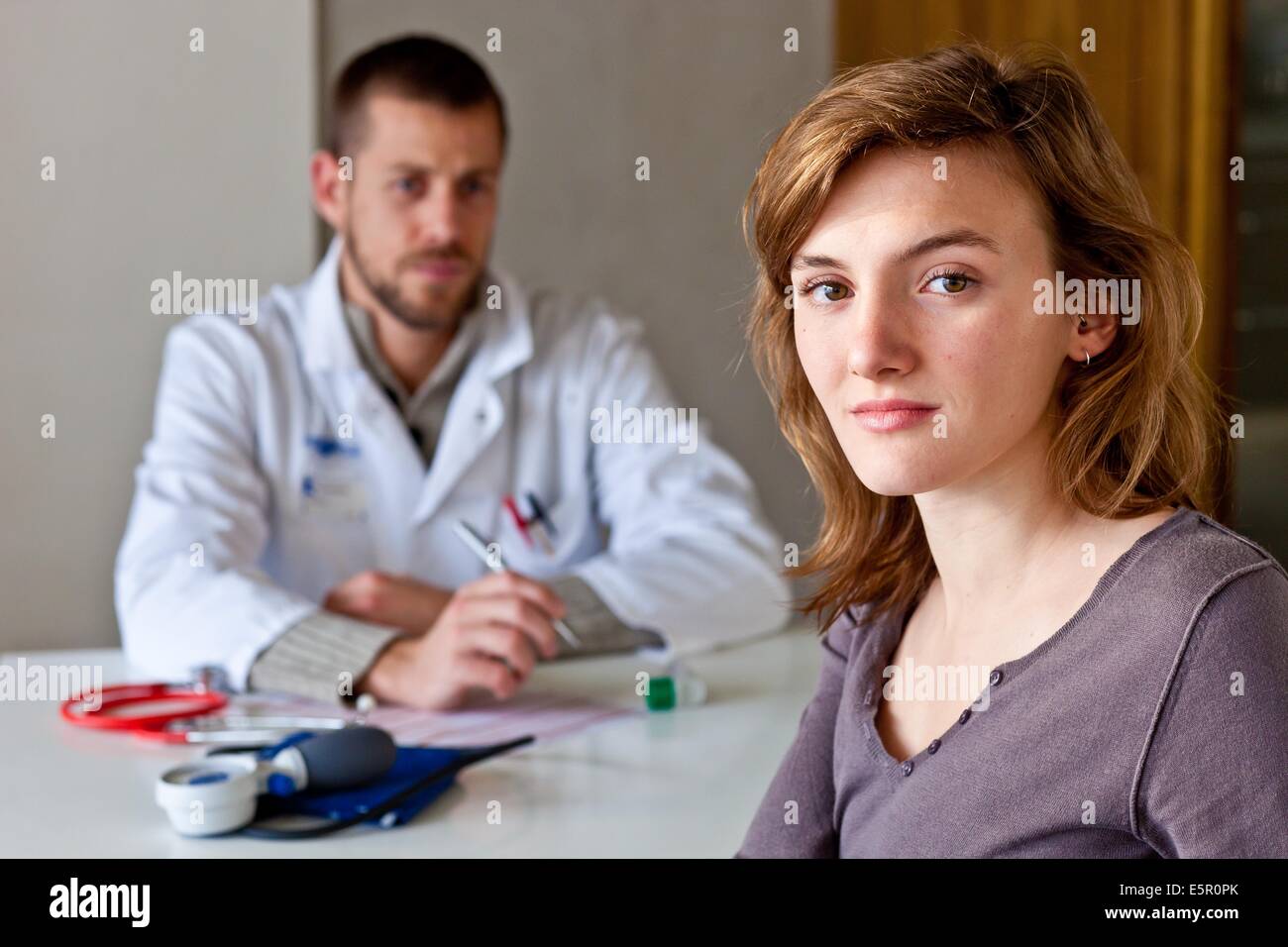 Female patient and doctor Stock Photo - Alamy
