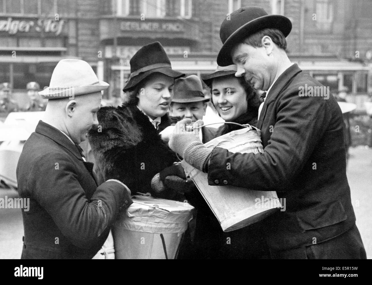 Volkswirtschaft Black and White Stock Photos & Images - Alamy