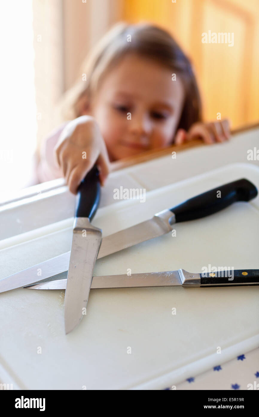 3 year-old girl playing with knives Stock Photo - Alamy