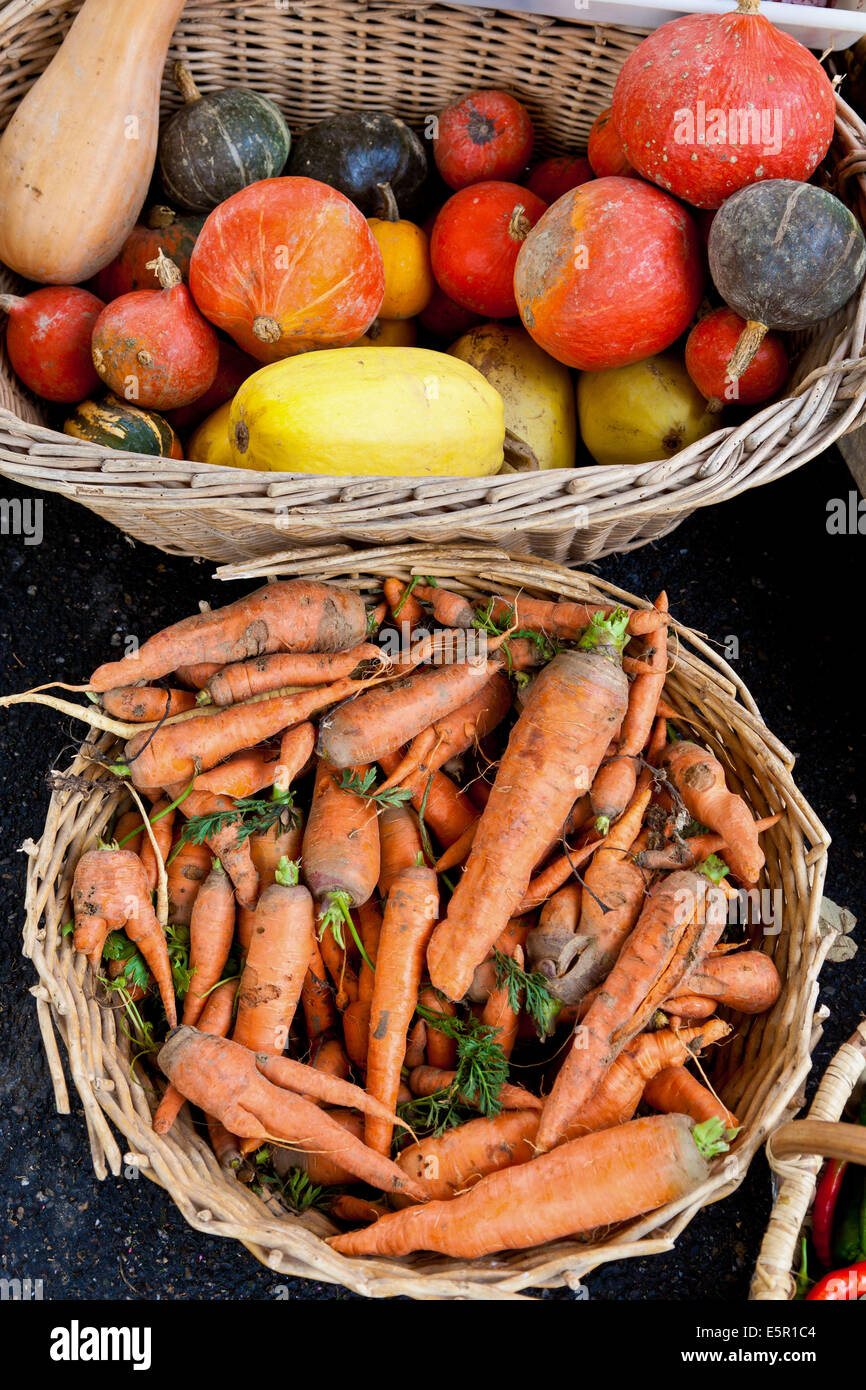 Organic fruits and vegetables Stock Photo - Alamy