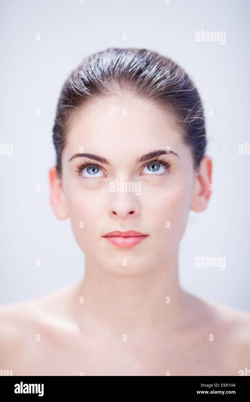 Yoga for eyes : Method consisting in excercising the eye muscles in ...