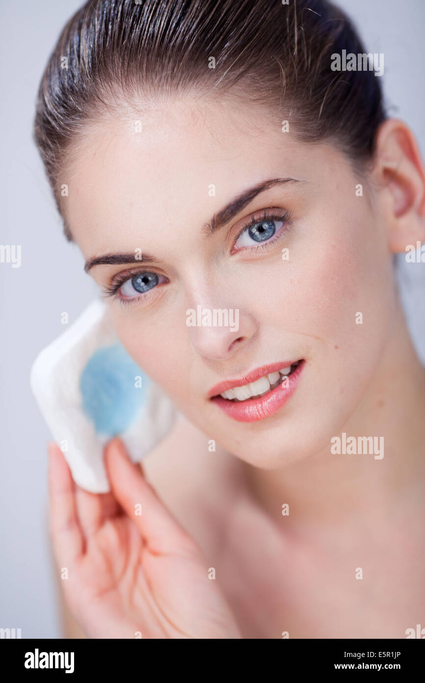 Woman removing make-up Stock Photo - Alamy