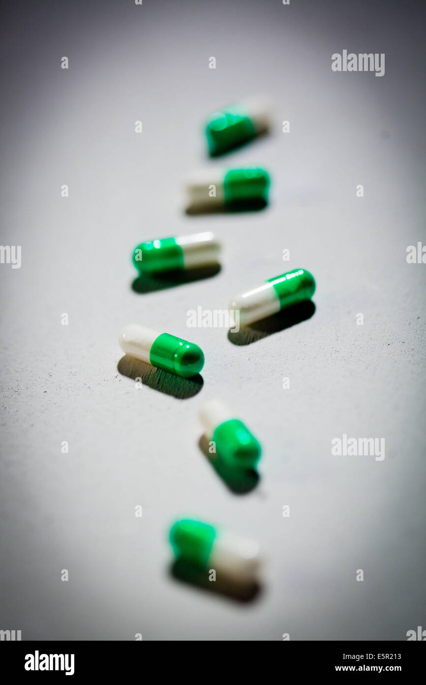 Drug capsules hi-res stock photography and images - Alamy