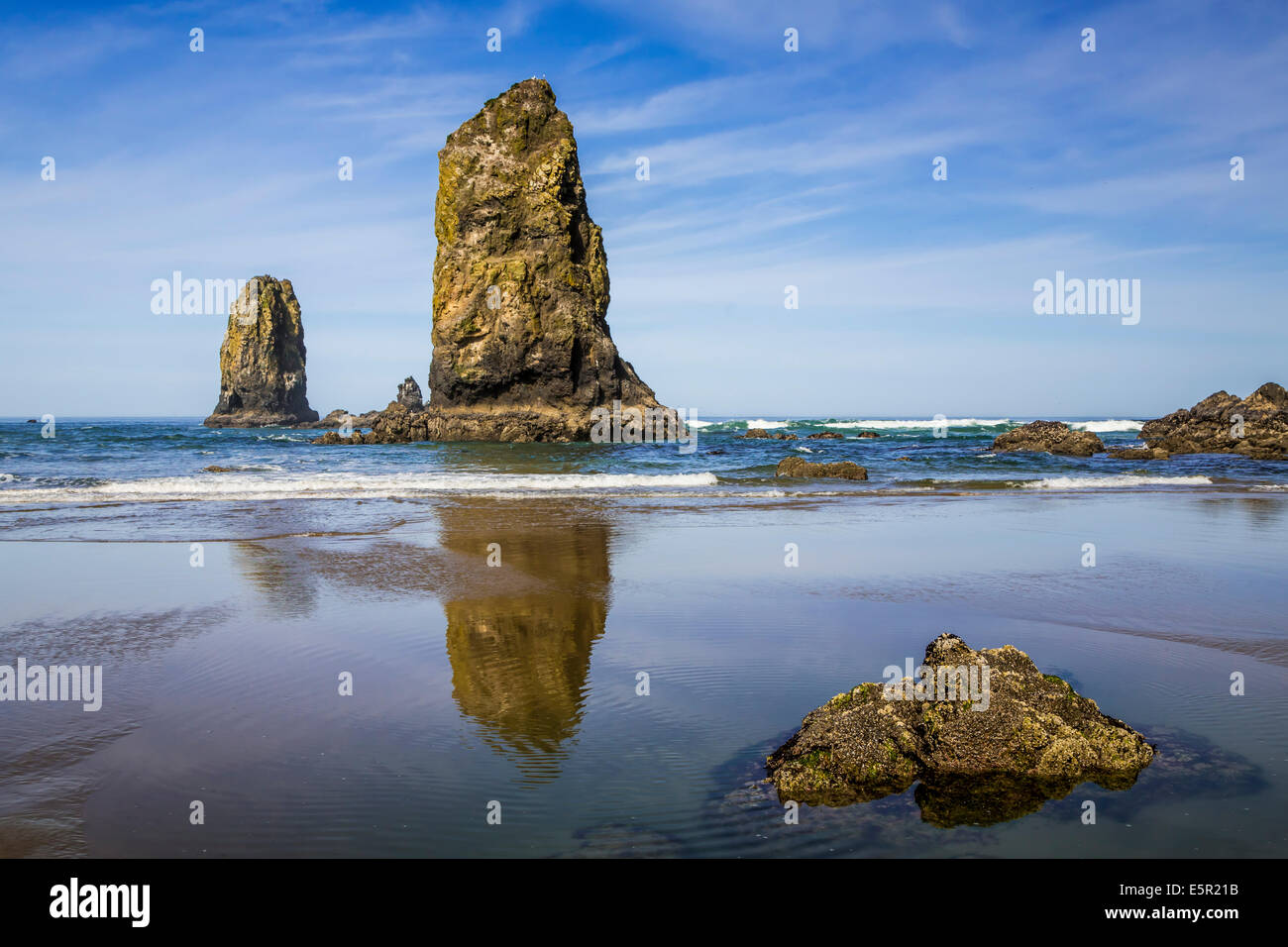The sea stacks of Canon Beach, Oregon, USA Stock Photo - Alamy