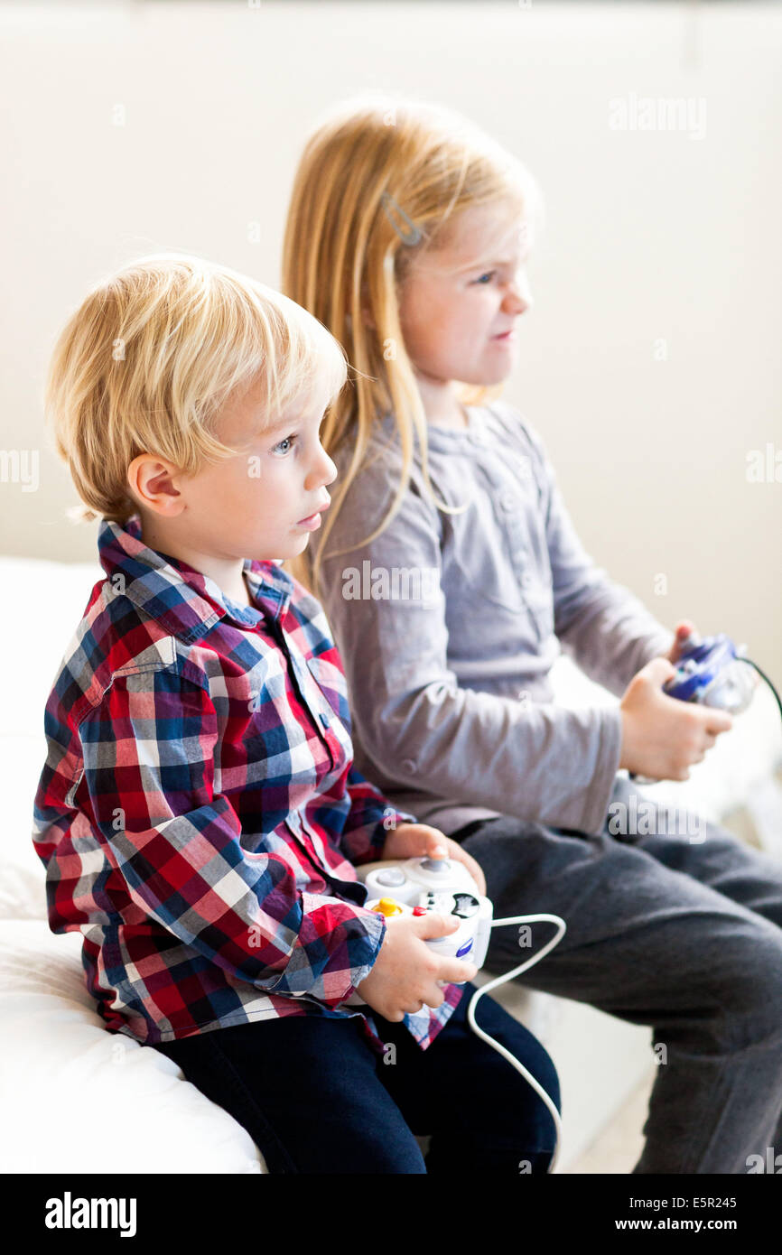 Children playing video games Stock Photo - Alamy