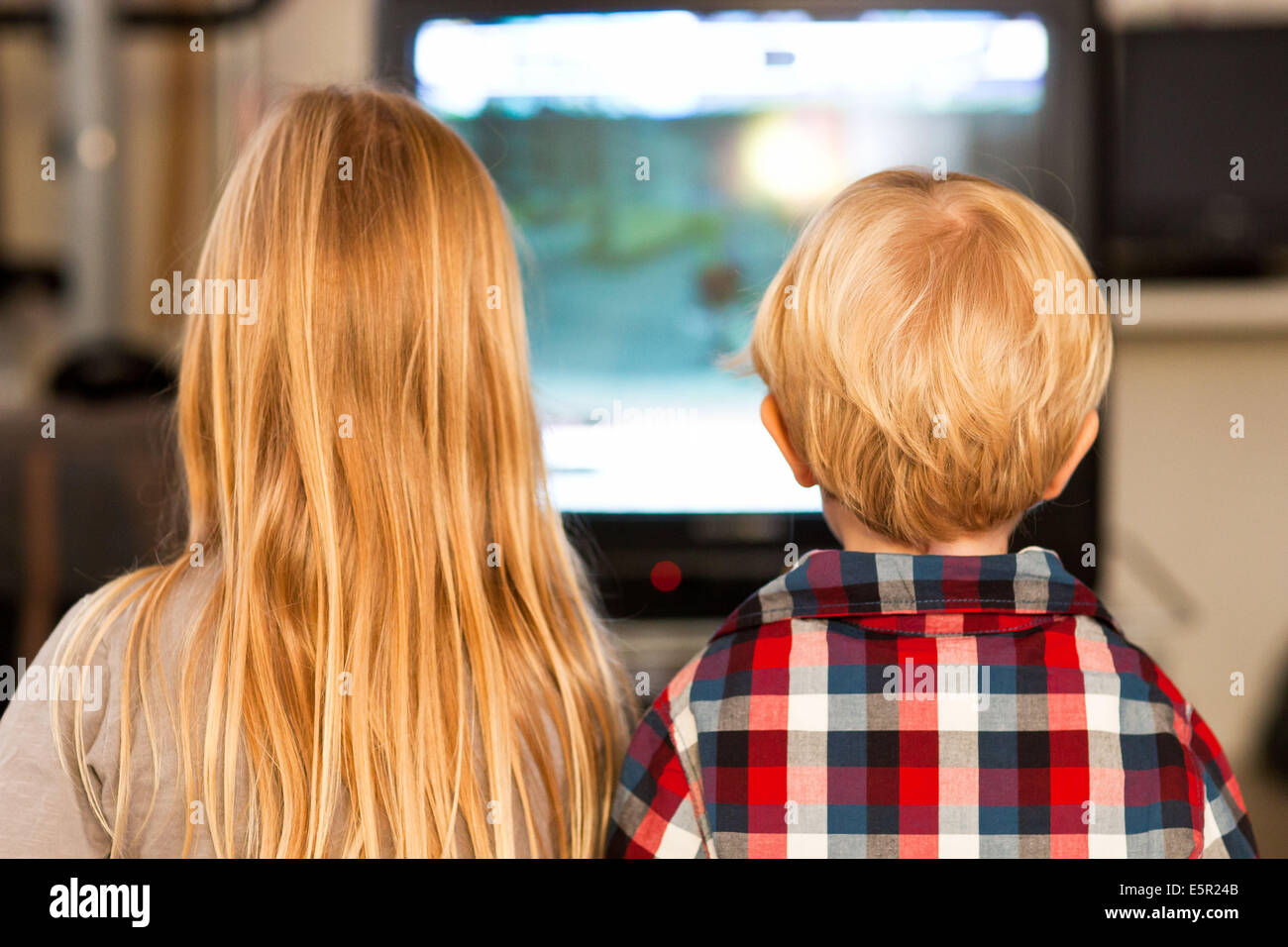 Children watching television Stock Photo - Alamy