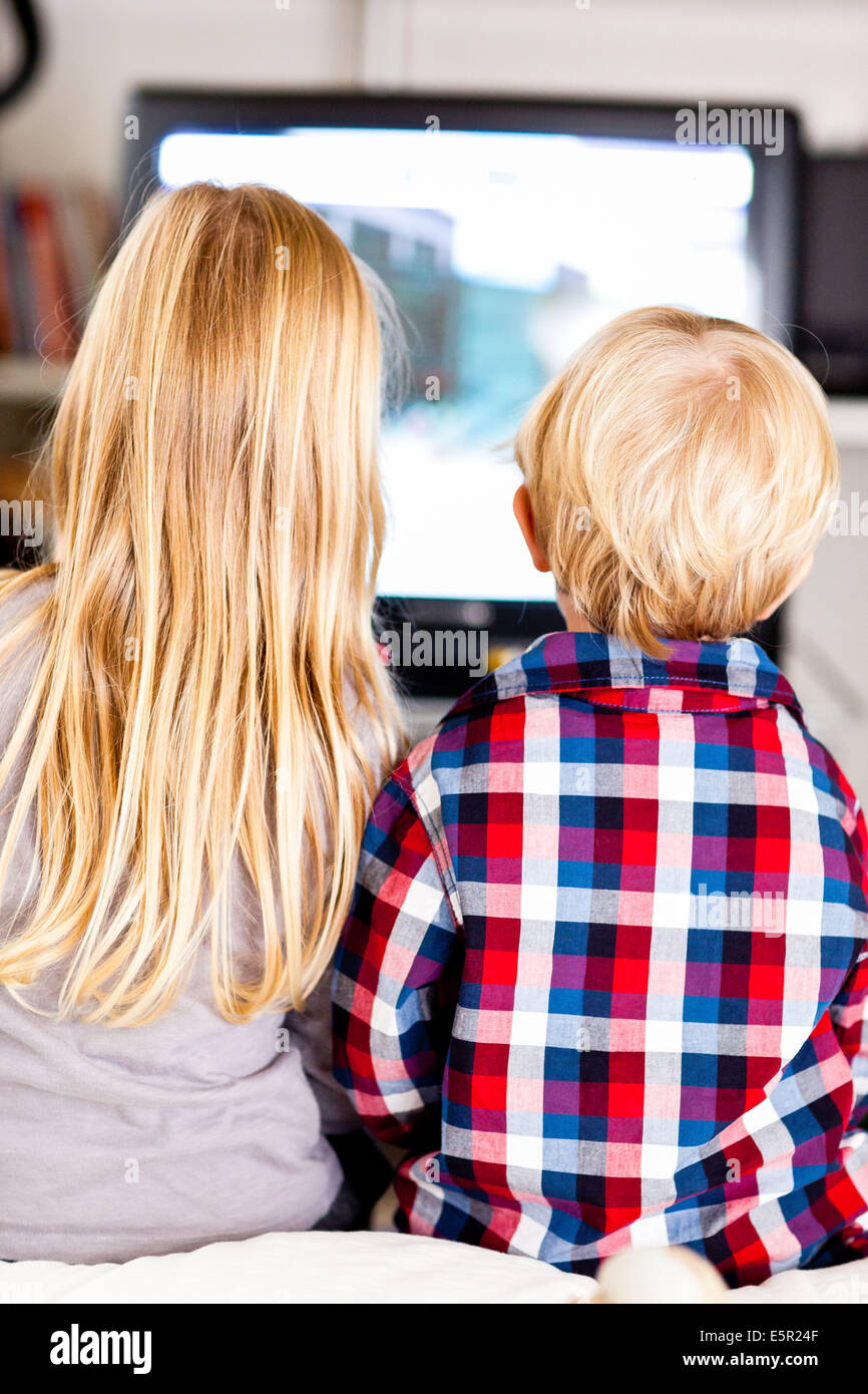 Children watching television Stock Photo - Alamy
