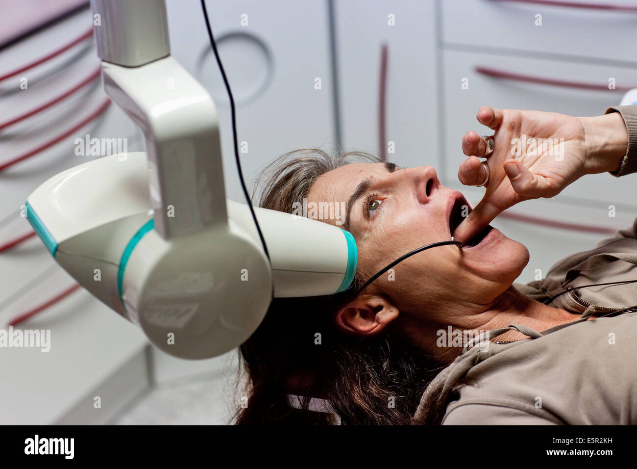 A dentist taking x ray patient hi-res stock photography and images - Alamy