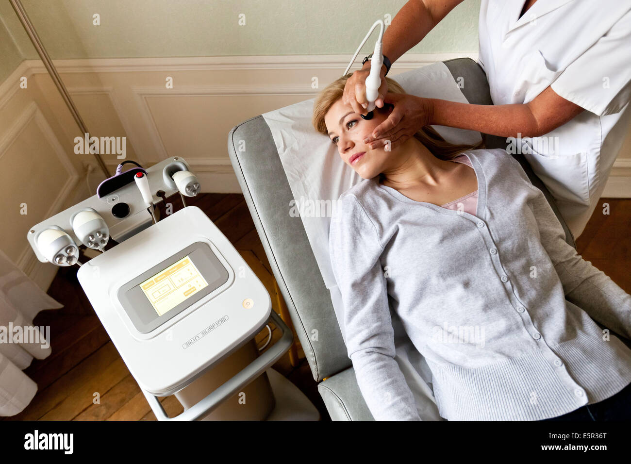 Sagging hi-res stock photography and images - Alamy