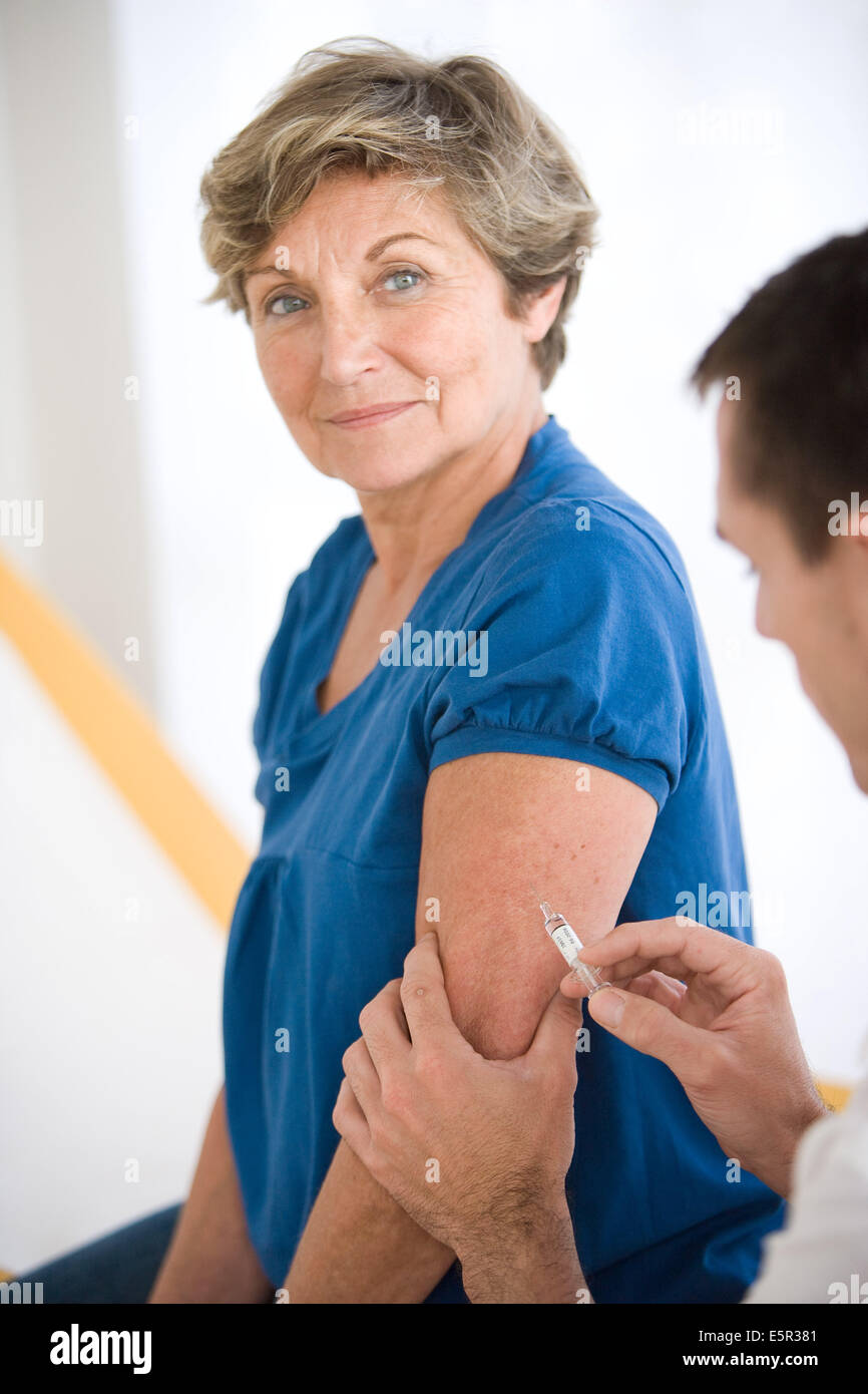 Elderly vaccine hi-res stock photography and images - Alamy